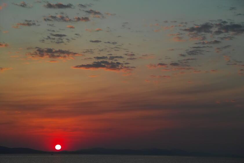 Gobotree - sunsetsunrise sky-with clouds-with sun disc
